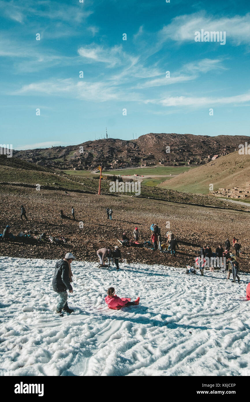 Girls kids sliding hi-res stock photography and images - Alamy