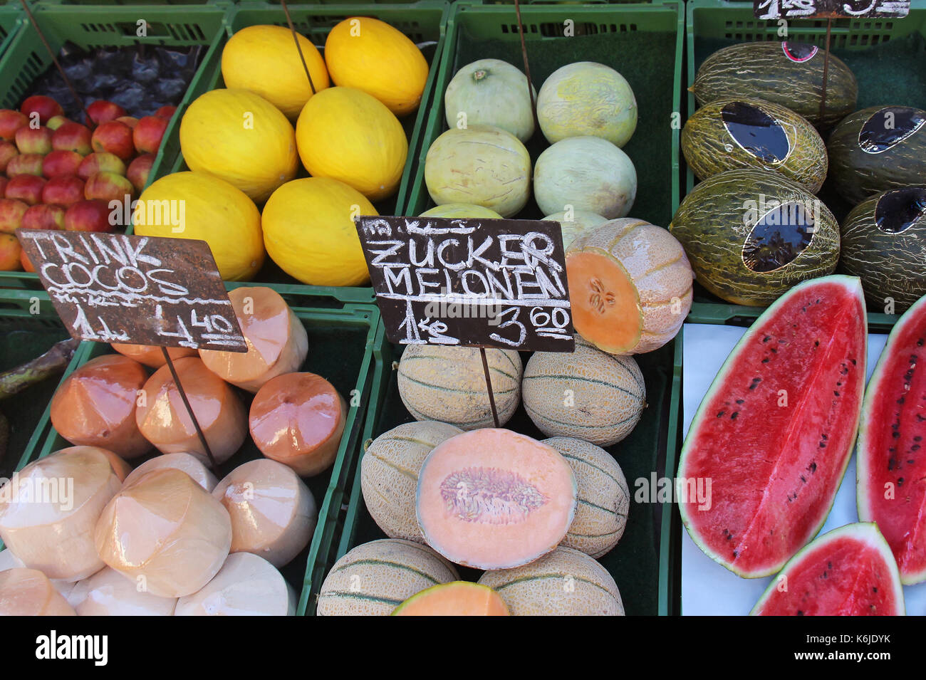 Piles of fruits hi-res stock photography and images - Alamy