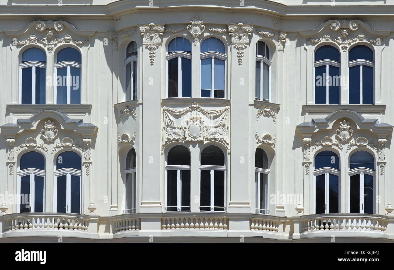 White stone facade hi-res stock photography and images - Alamy