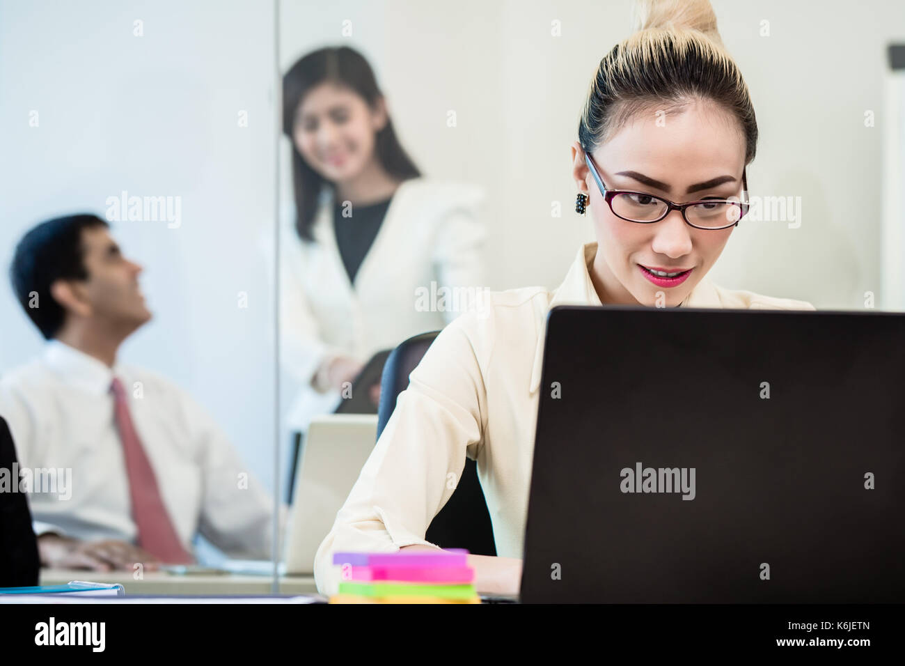 Women office bullying gossip hi-res stock photography and images - Alamy