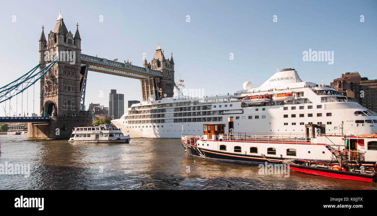 Cruise ship london tower bridge hi-res stock photography and images - Alamy
