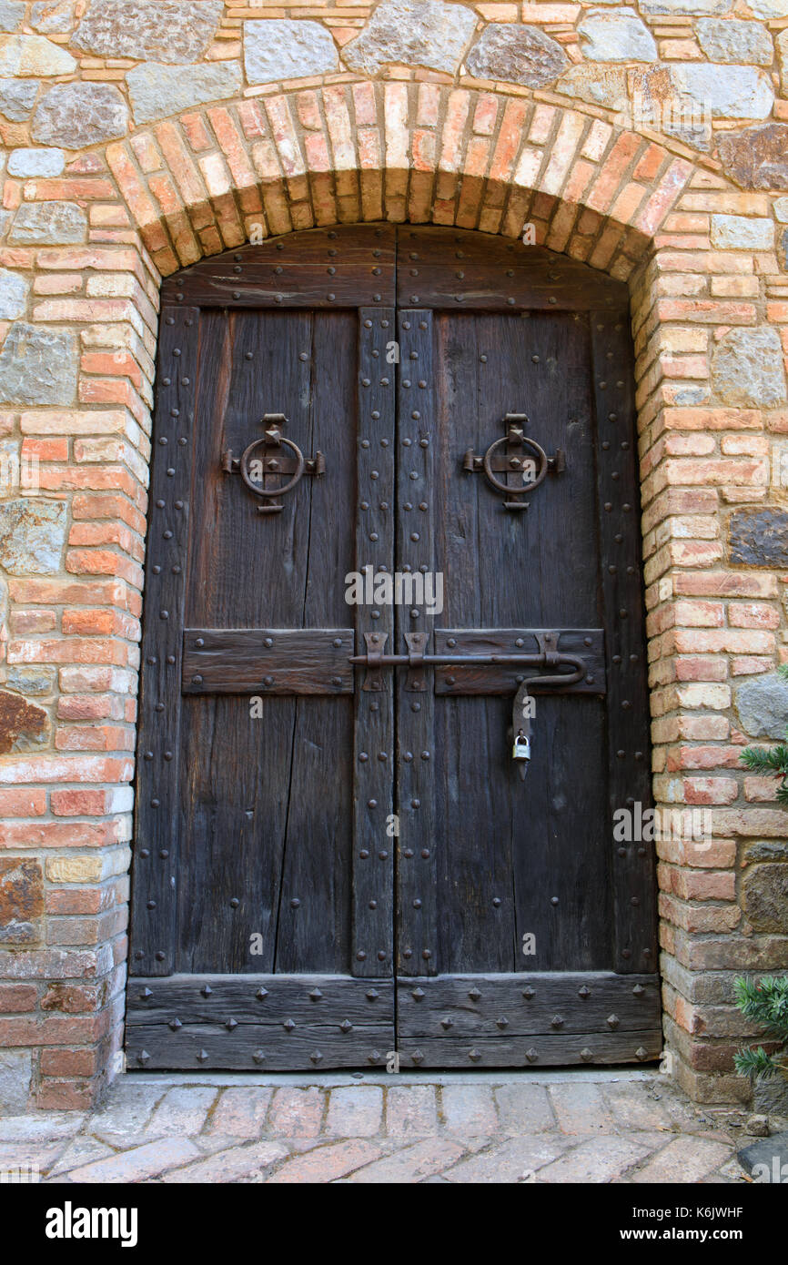 Castle Door Stock Photo: 158996475 - Alamy