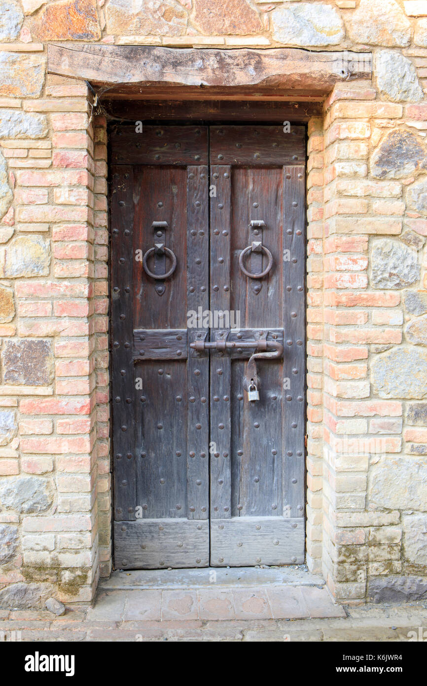 Chateau door gate hi-res stock photography and images - Alamy