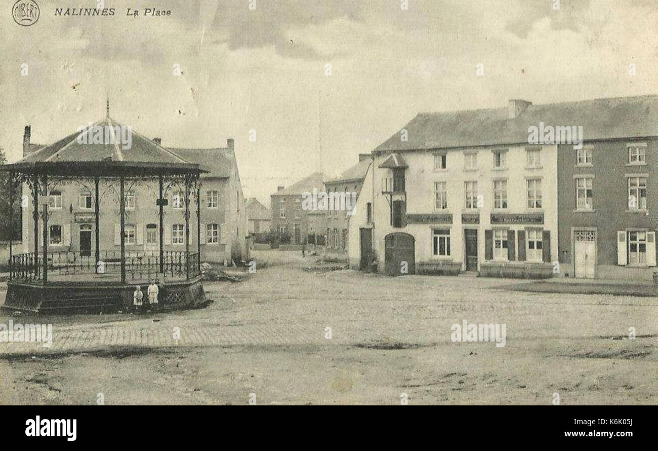 Carte postale de la Place de Nalinnes Centre et du kiosque Stock Photo ...