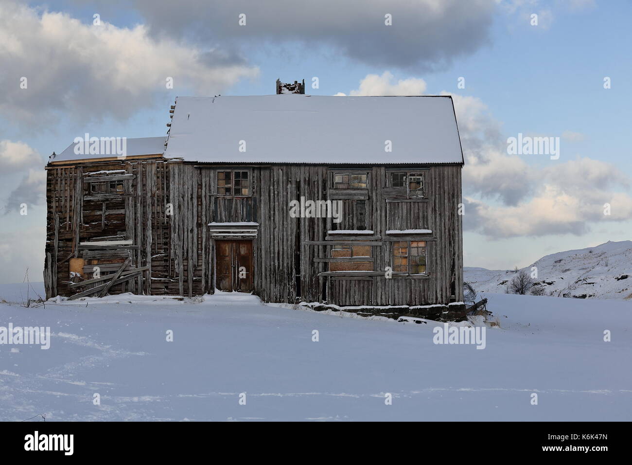Old wooden plank hut-chipped walls of barn-abandoned ruined cabin-outer ...