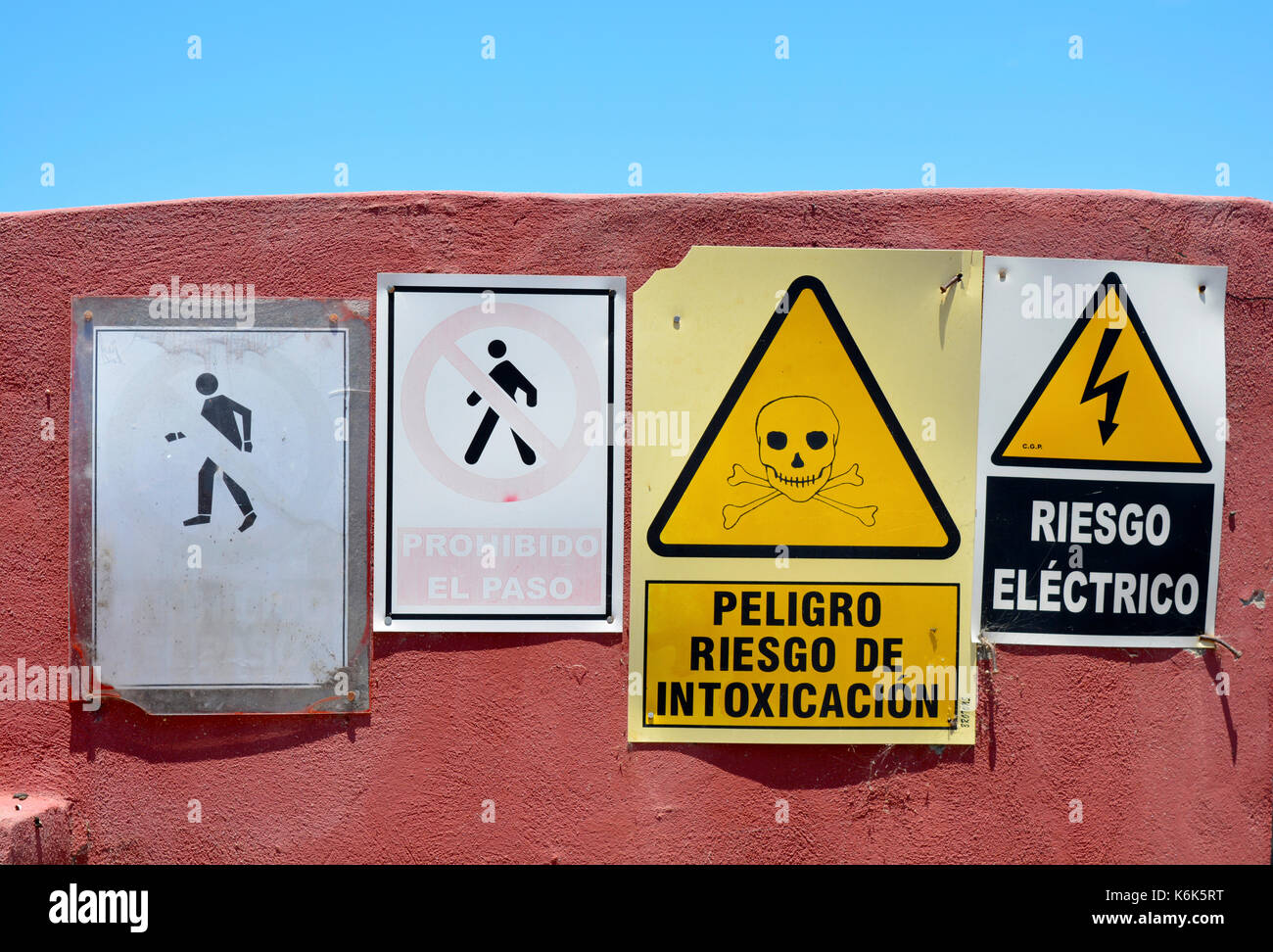 Riesgo riesgo riesgo peligro peligroso hi-res stock photography and ...