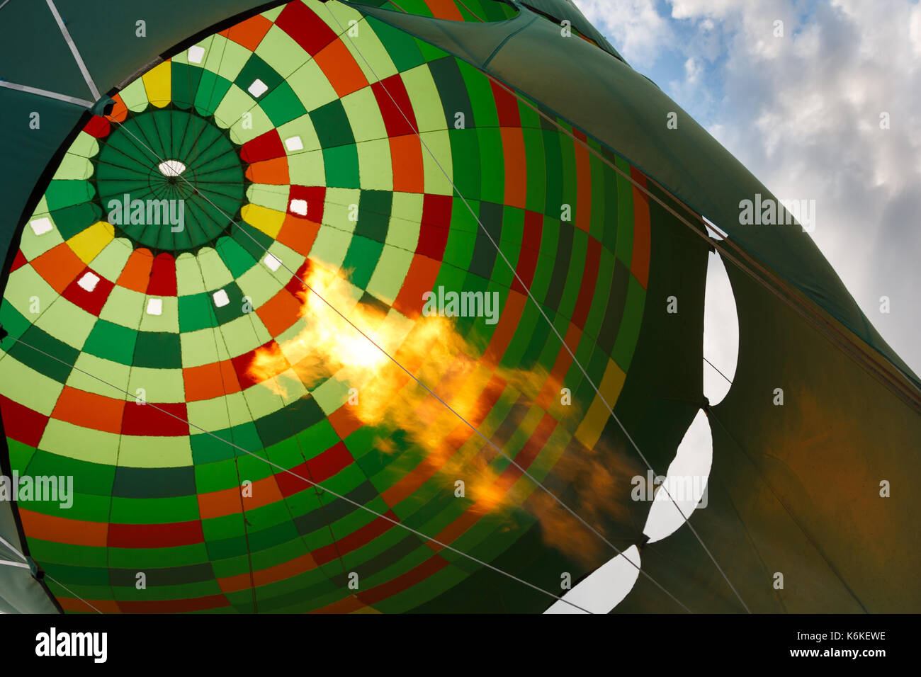 Preparing for the start of an hot air balloon Stock Photo - Alamy