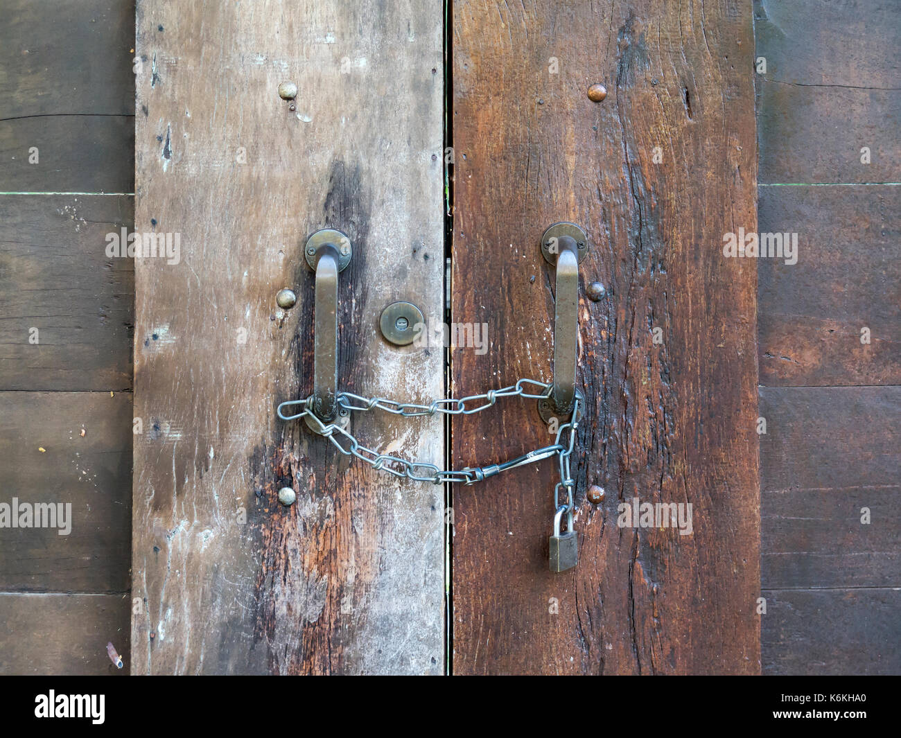 old closed wooden door with chain and padlock Stock Photo - Alamy