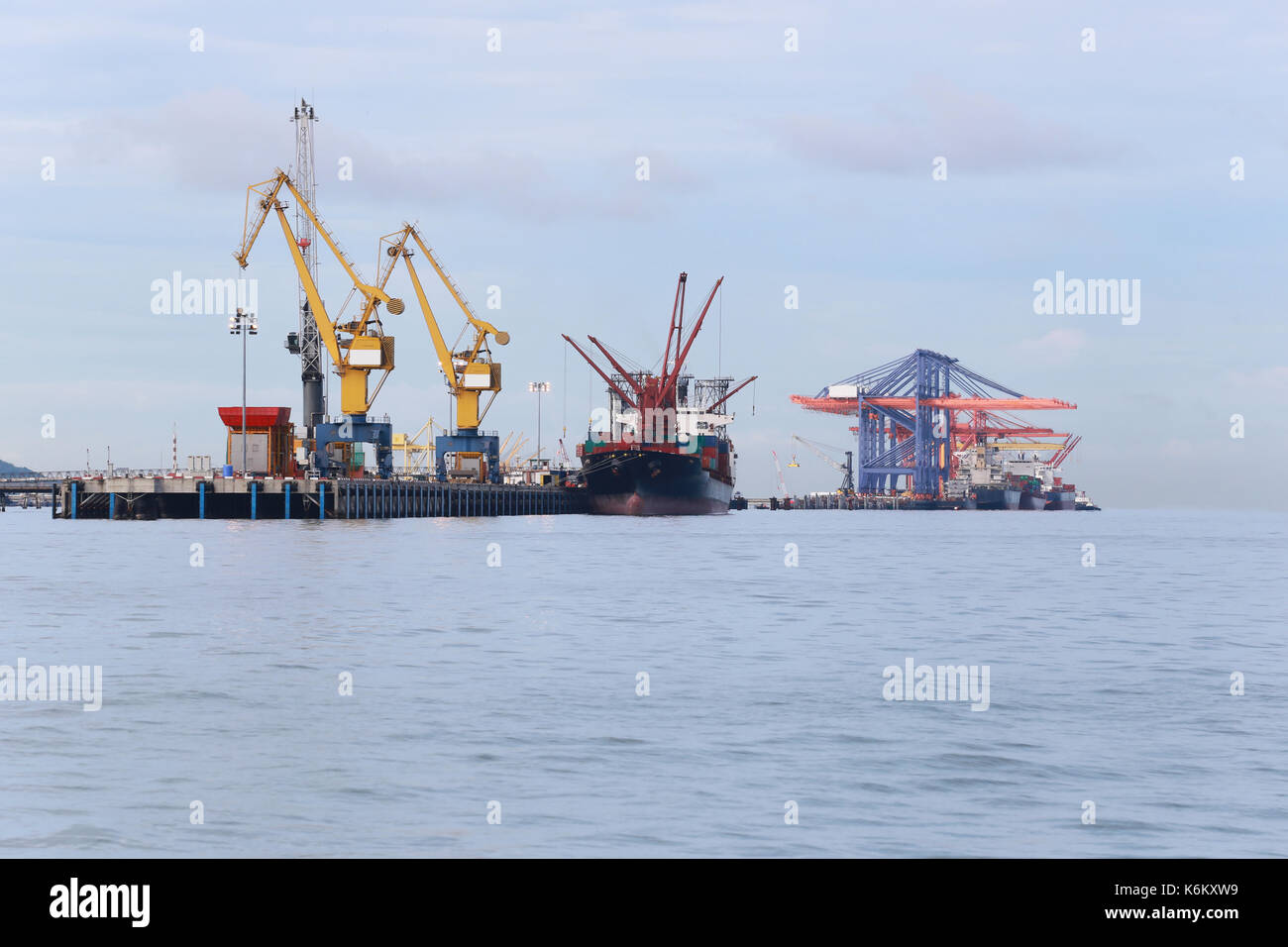 Deep sea ports hi-res stock photography and images - Alamy