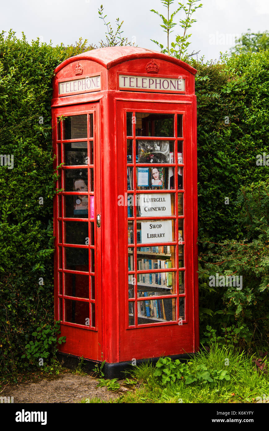 Public telephone box with library hi-res stock photography and images ...