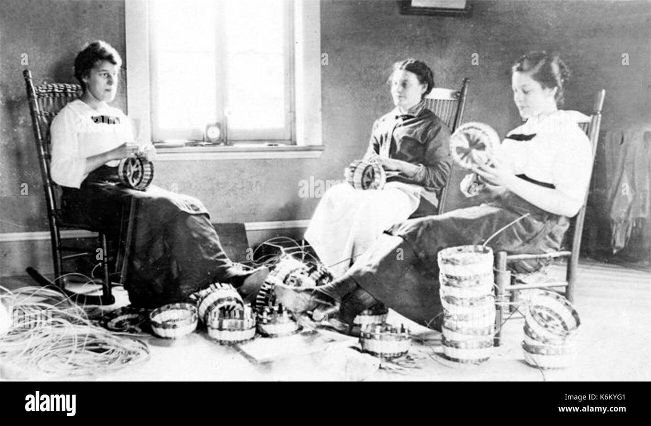 This image, depicting the 'Vannières d'Odanak' around 1920, likely ...