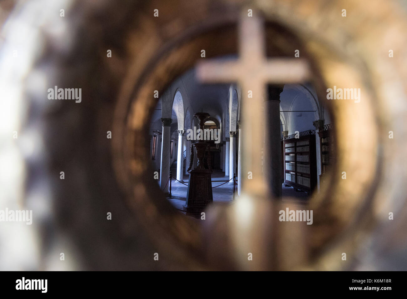 Looking through the keyhole hi-res stock photography and images - Alamy