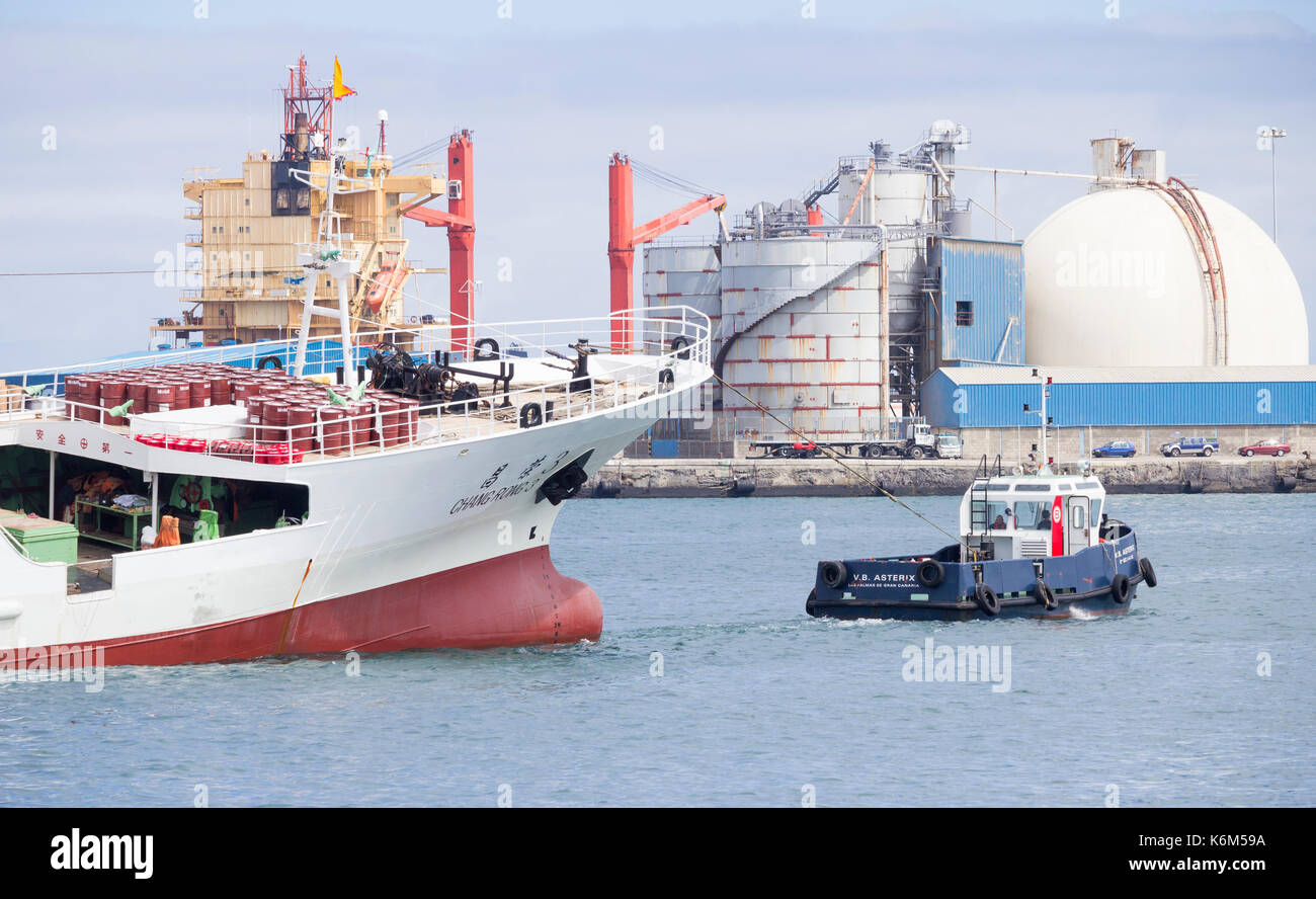 Overloaded boat hi-res stock photography and images - Alamy