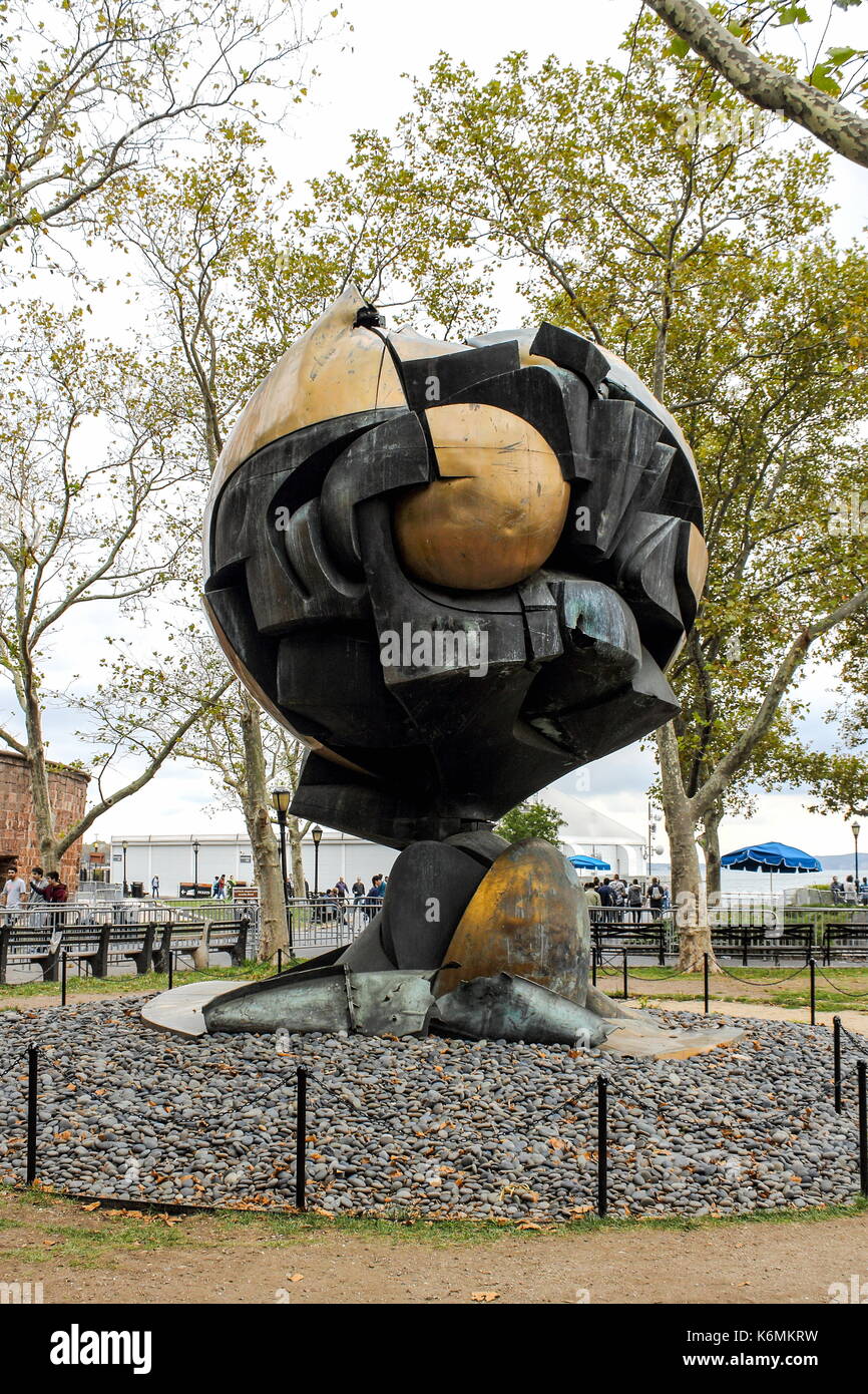 Fritz koenig sphere hi-res stock photography and images - Alamy