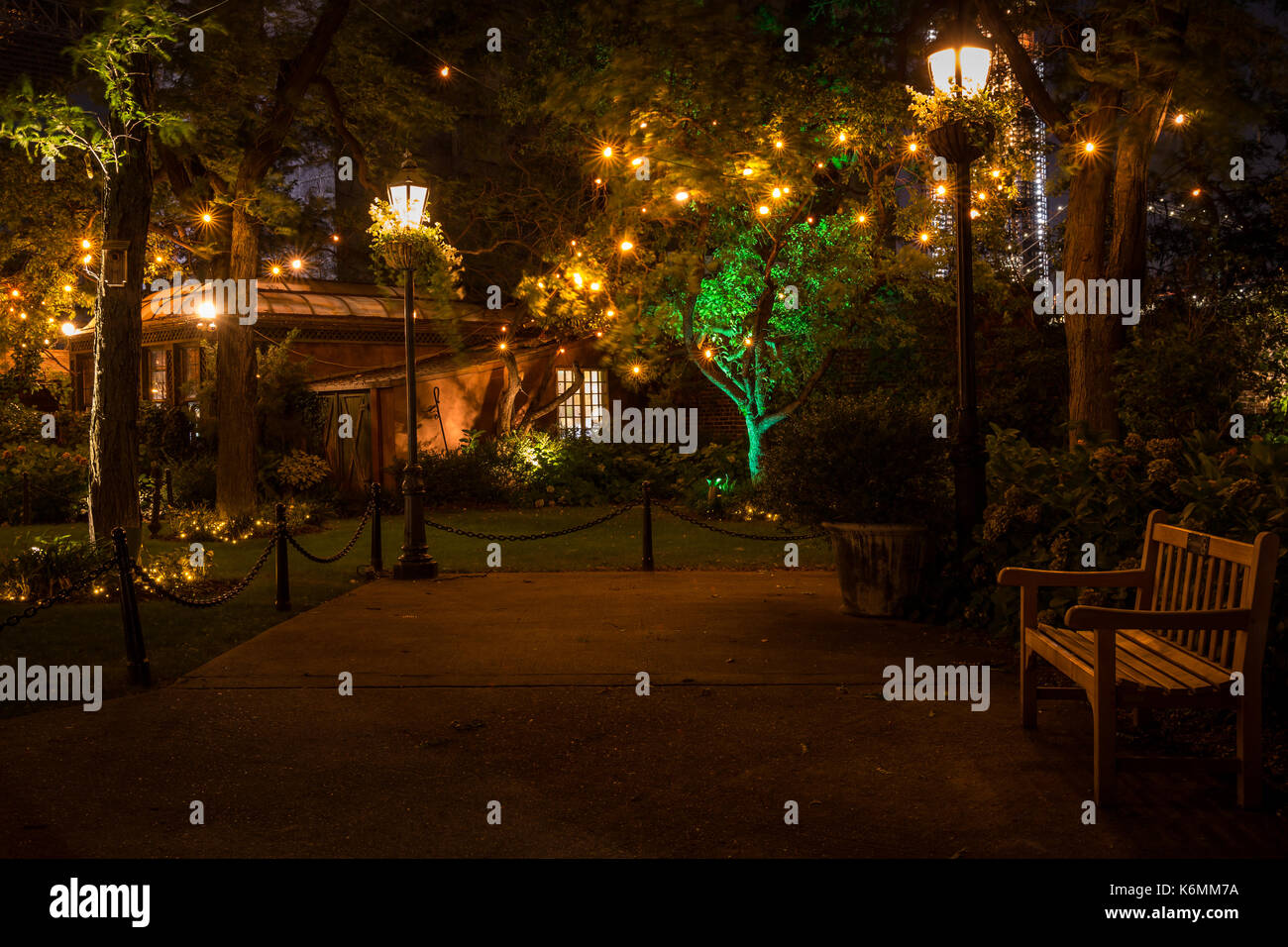 Romantic park hi-res stock photography and images - Alamy