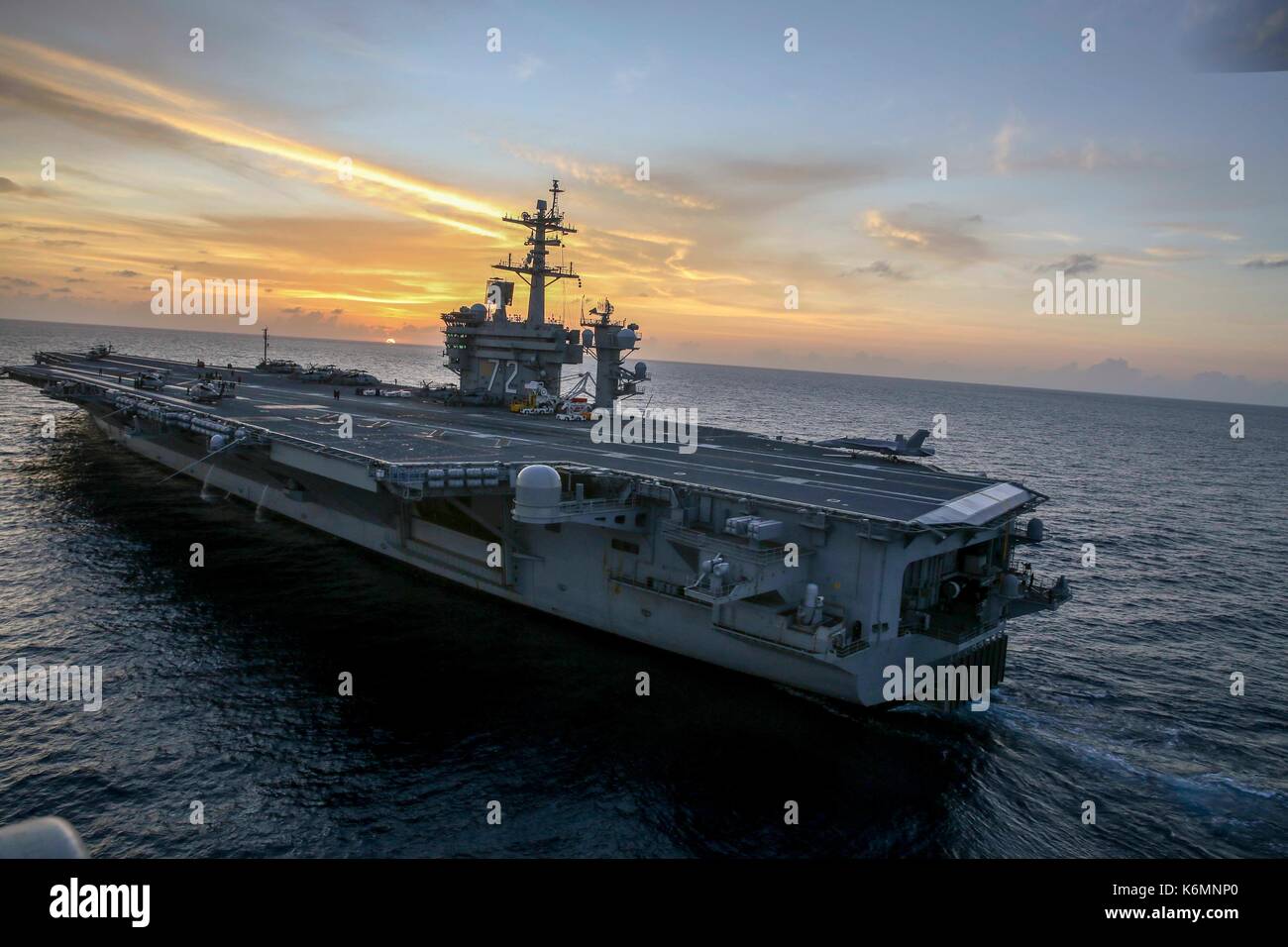 Uss abraham lincoln hi-res stock photography and images - Alamy