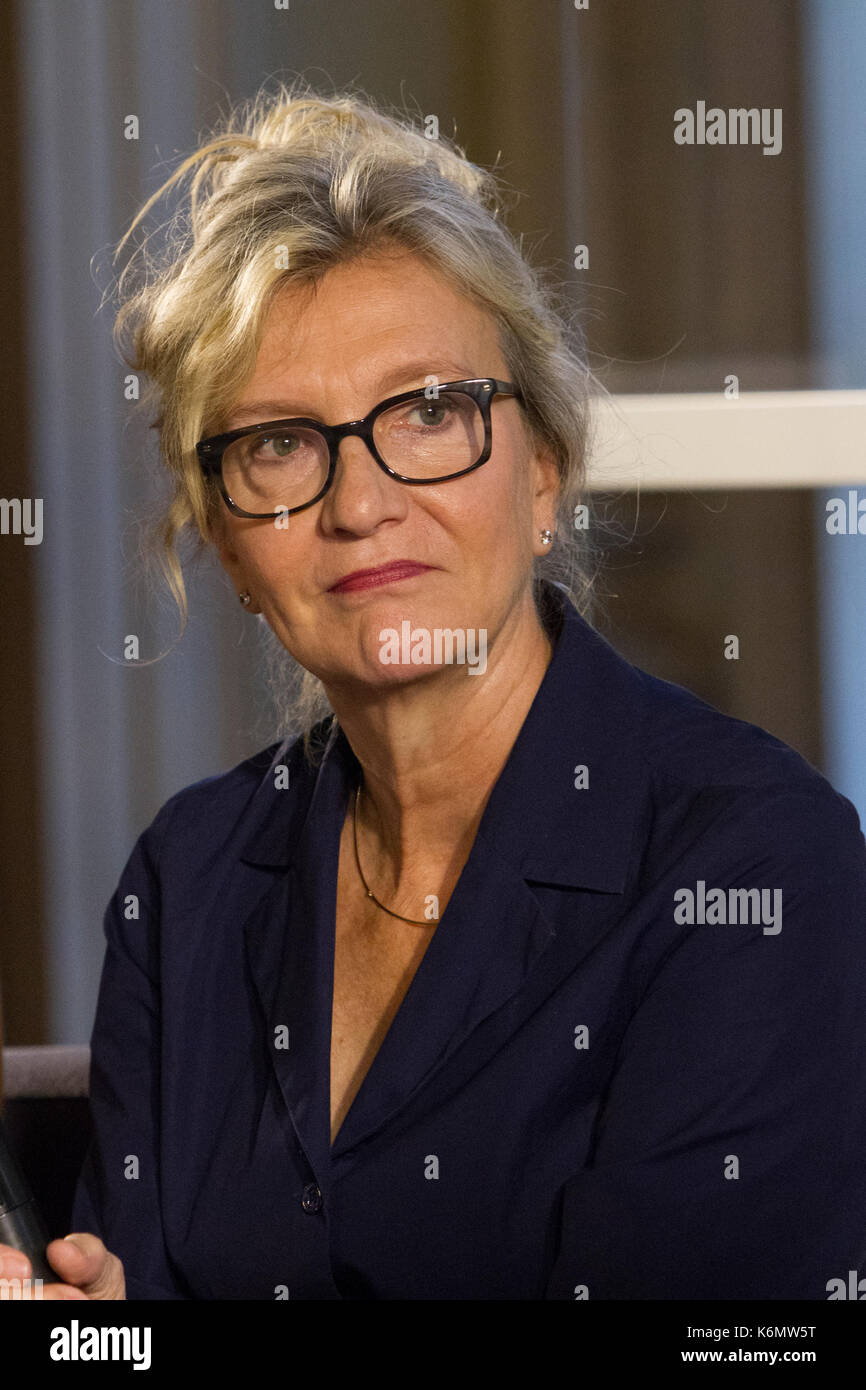 Elizabeth Strout Book High Resolution Stock Photography and Images - Alamy