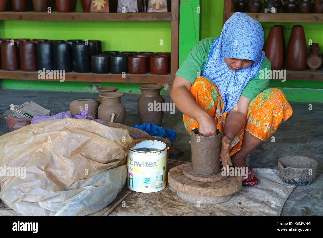 Kerajinan Gerabah Lombok, Nusa Tenggara Barat, Indonesia Stock Photo ...