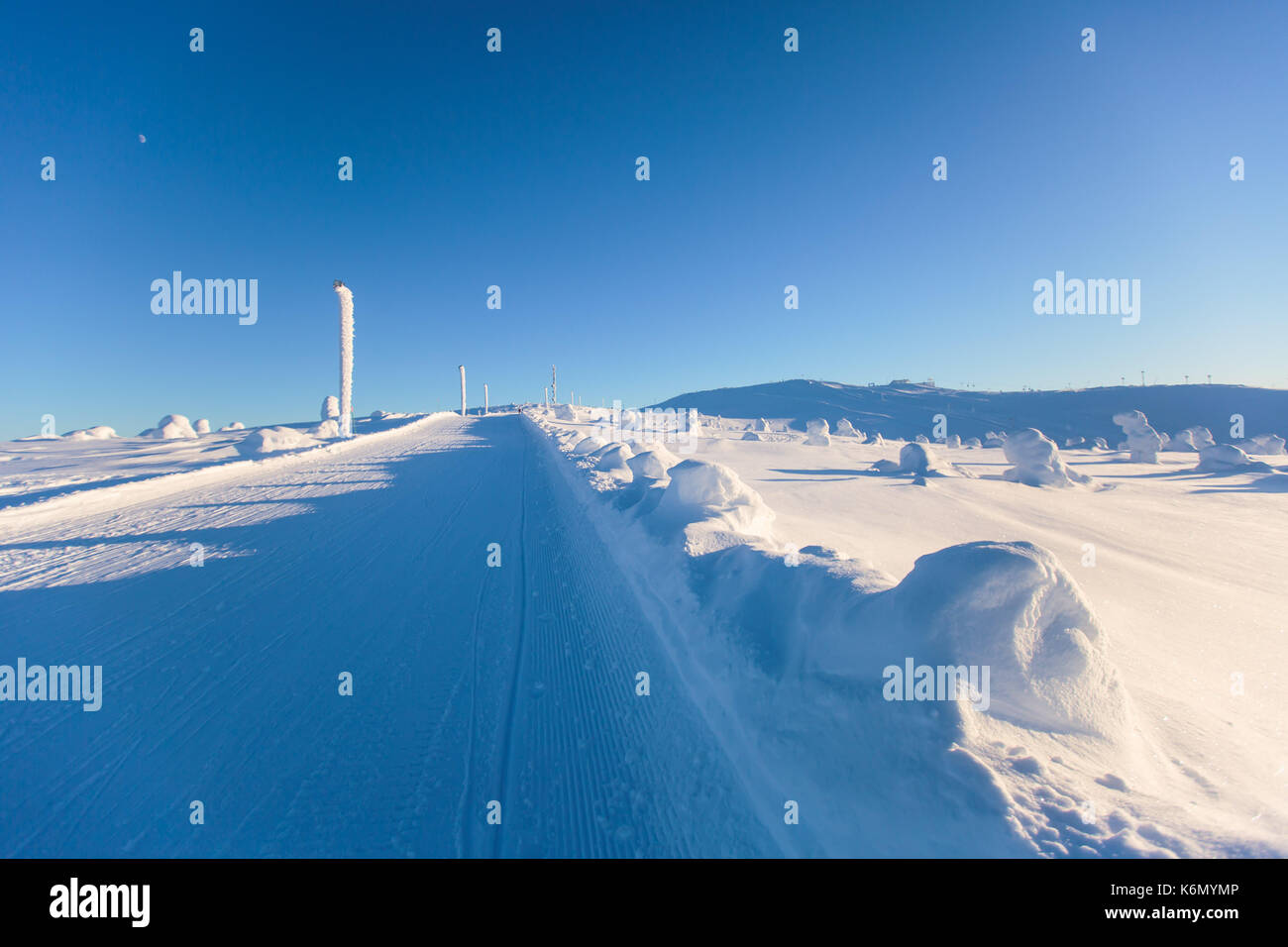 Beautiful cold mountain view of ski resort, sunny winter day with slope ...