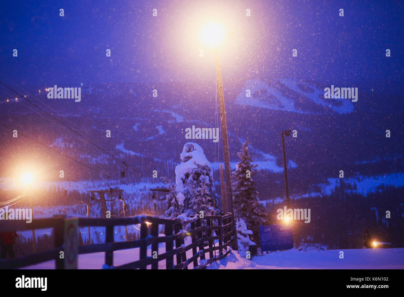 Beautiful cold mountain view of ski resort, sunny winter day with slope ...