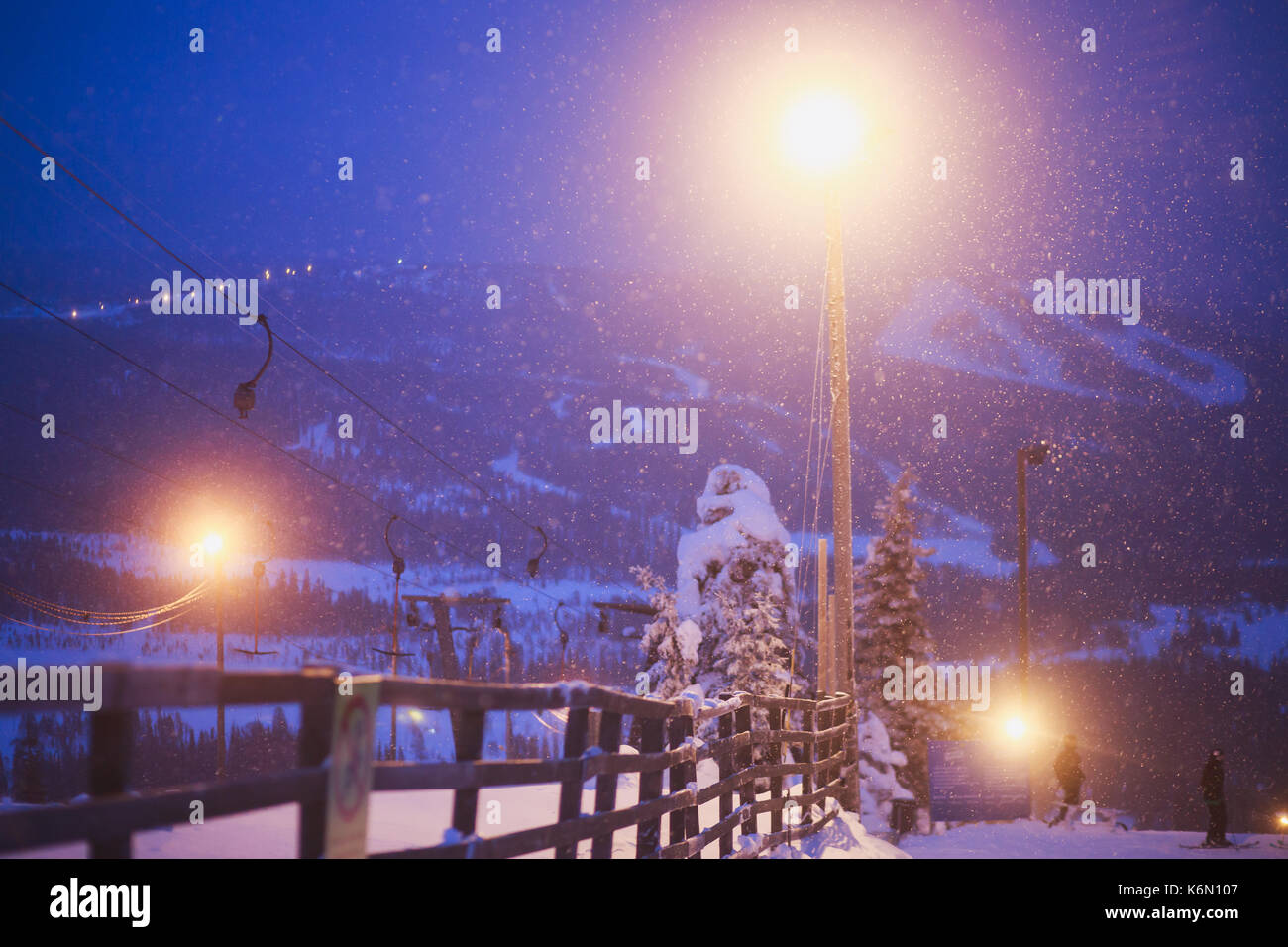 Beautiful cold mountain view of ski resort, sunny winter day with slope ...