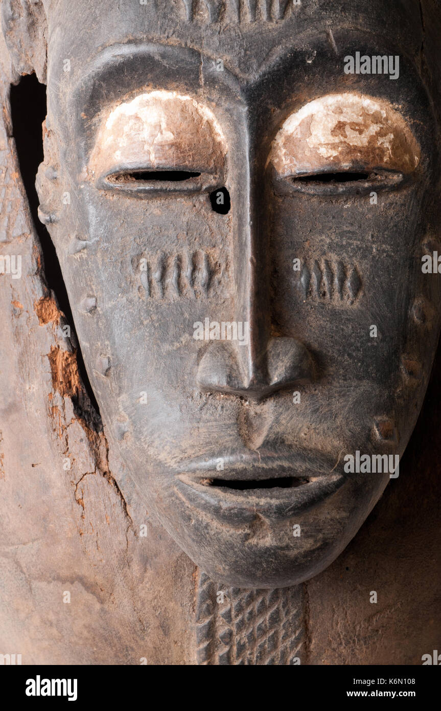 Hand carved african masks hi-res stock photography and images - Alamy