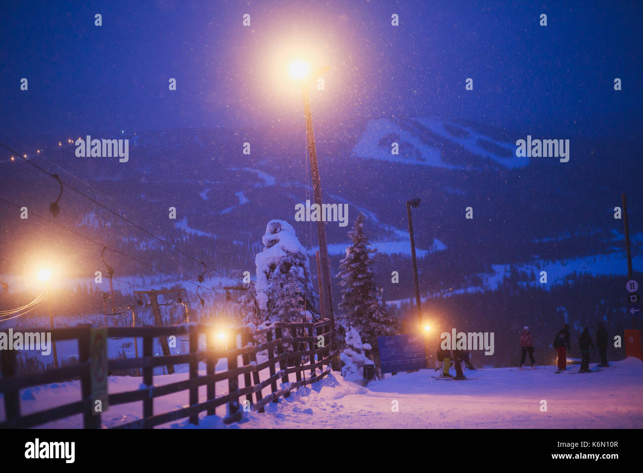 Beautiful cold mountain view of ski resort, sunny winter day with slope ...
