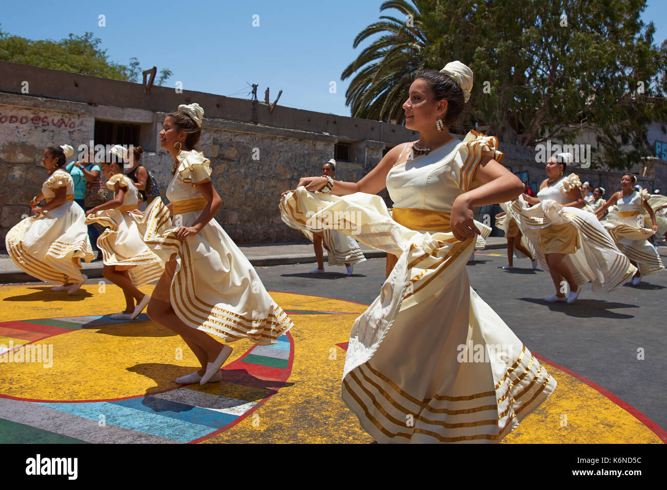 Group of dancers of Africa descent (Afrodescendiente) performing at the ...
