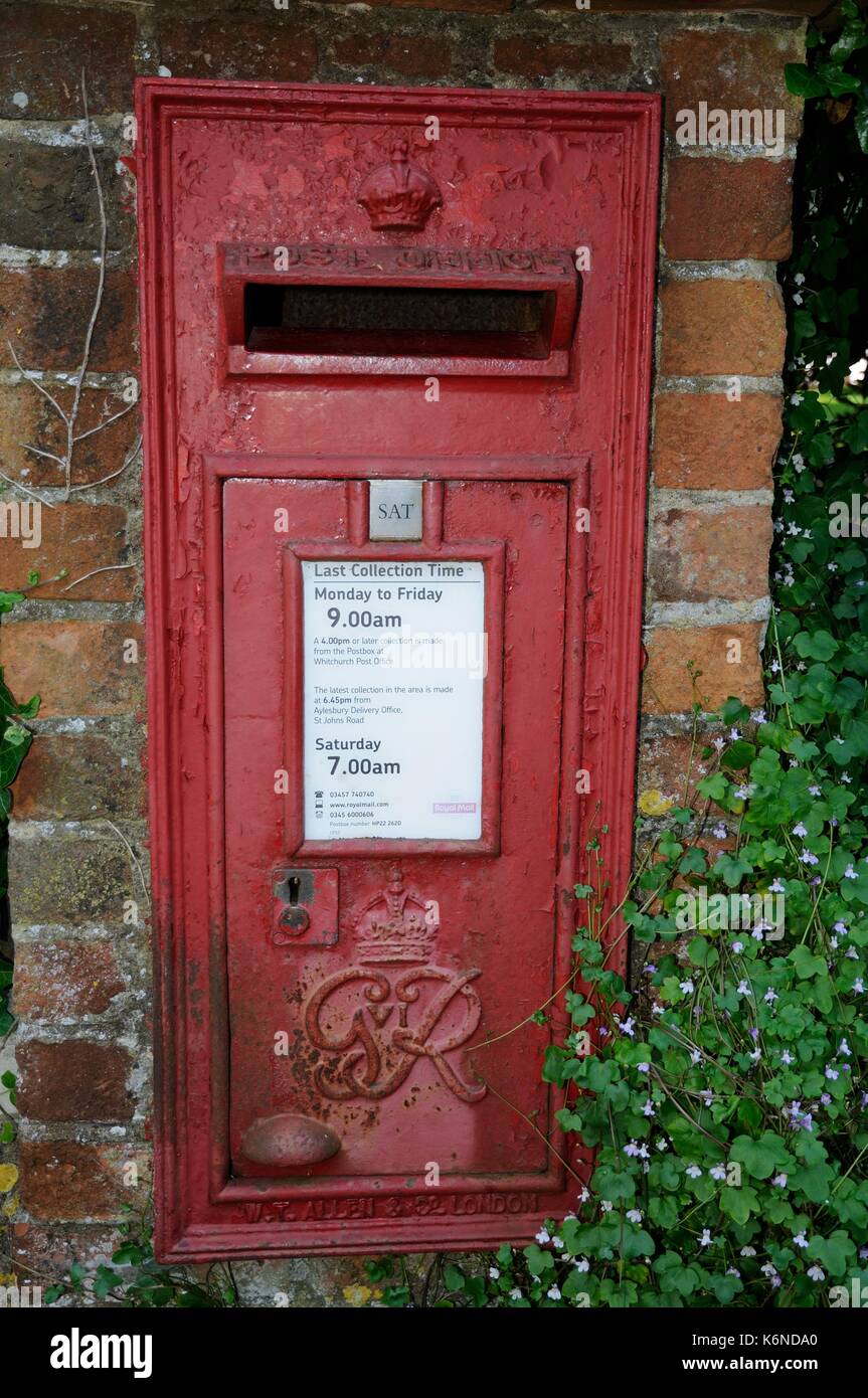 Gr post box hi-res stock photography and images - Alamy