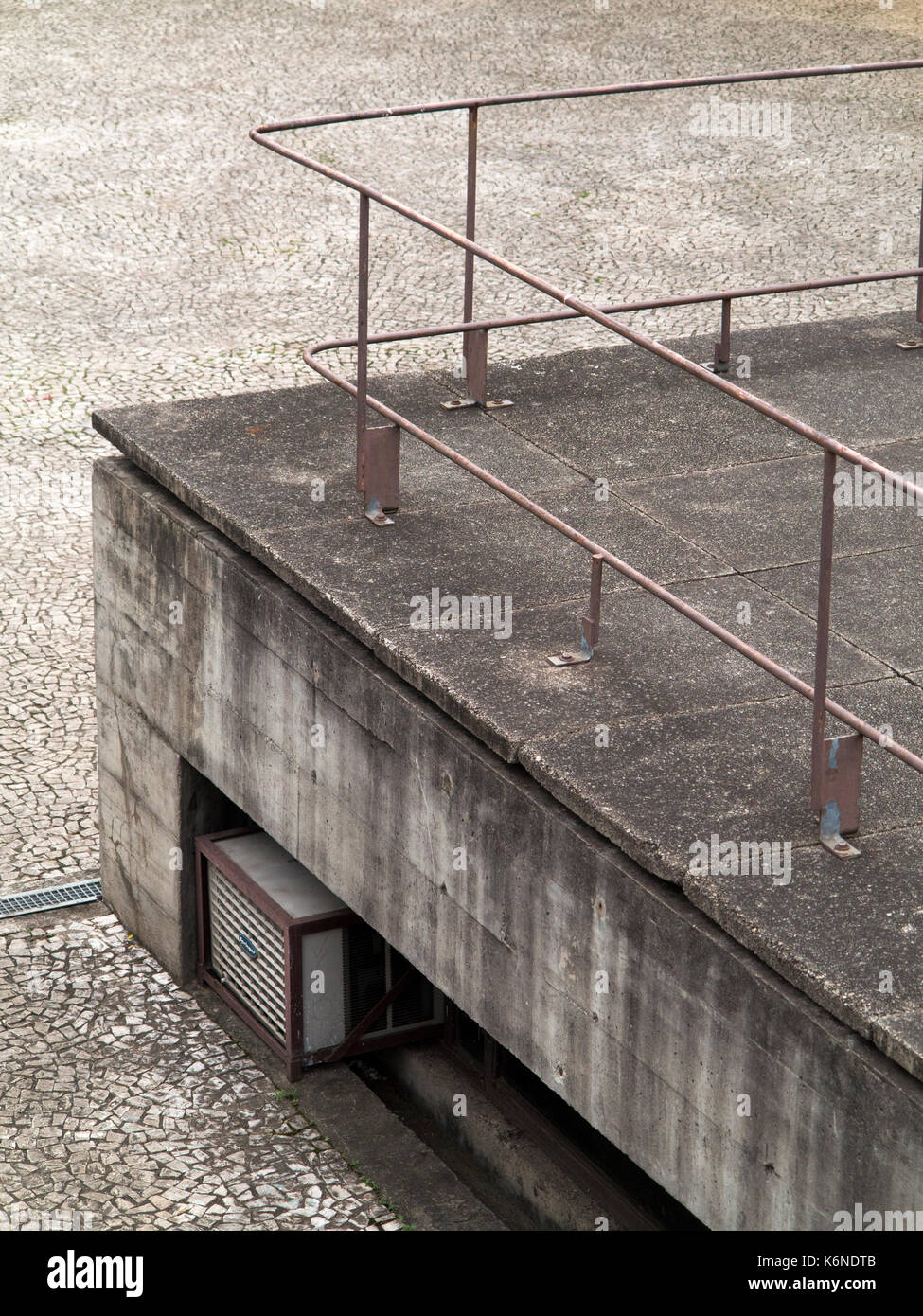 Concrete platform hi-res stock photography and images - Alamy