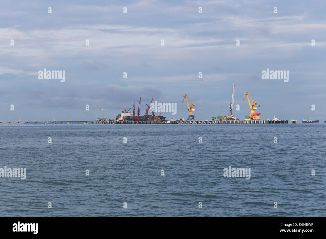 Deep sea ports hi-res stock photography and images - Alamy