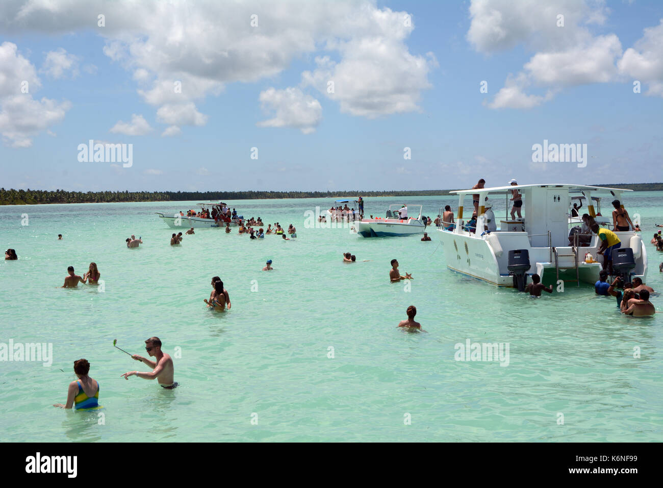 Holidaymakers visiting Piscina Natural - Isla Saona - Dominican ...