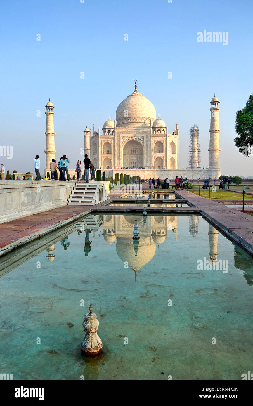 Reflection taj mahal in pond hi-res stock photography and images - Alamy