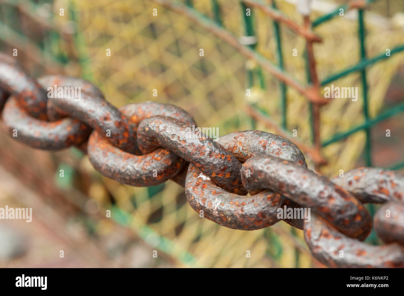 Chain trap hi-res stock photography and images - Alamy