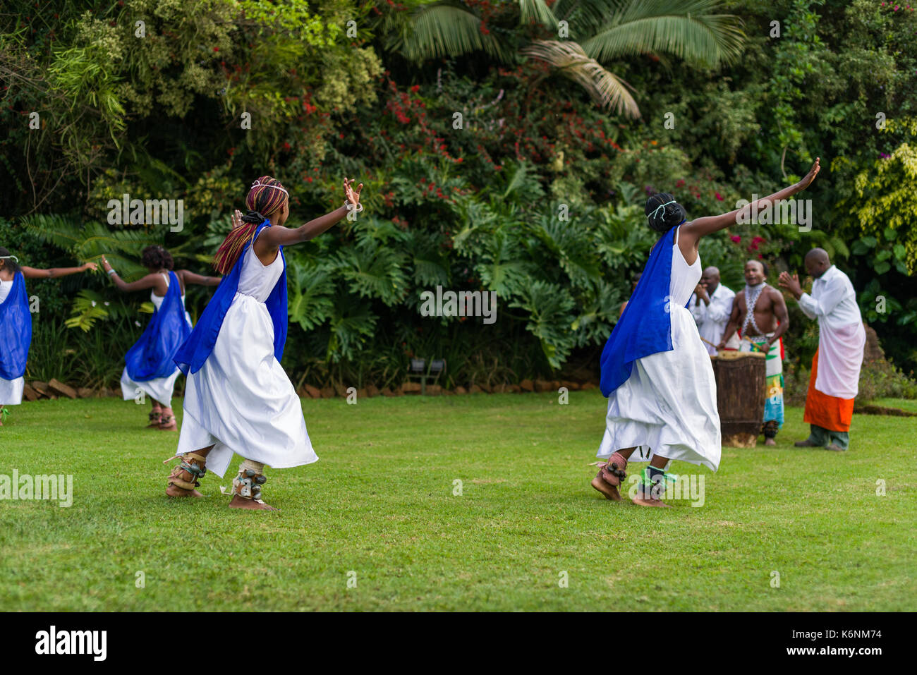 Rwandan dancers hi-res stock photography and images - Alamy
