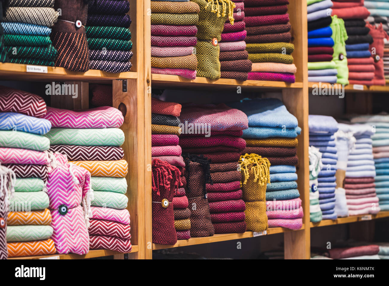 Shelf full stuff hi-res stock photography and images - Alamy