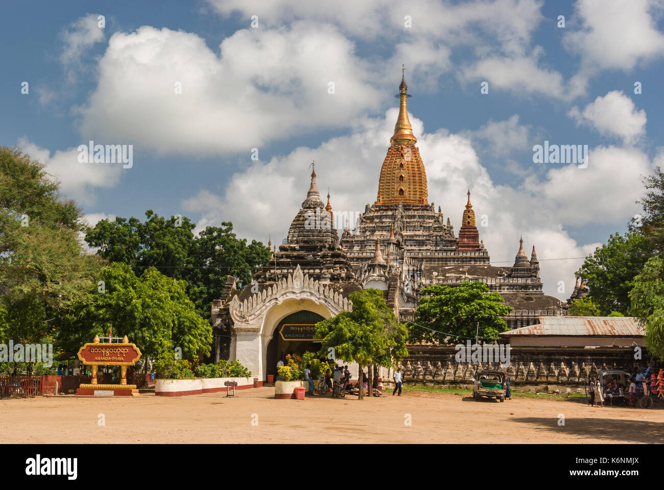 Bagan gilded temples hi-res stock photography and images - Alamy