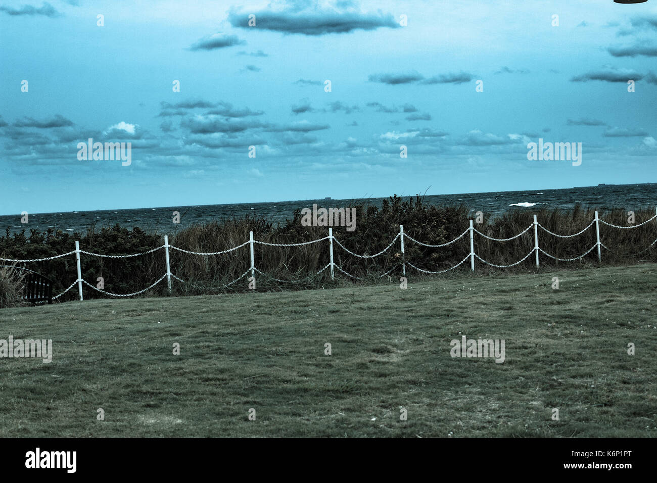 Dark gray and white icons hi-res stock photography and images - Alamy