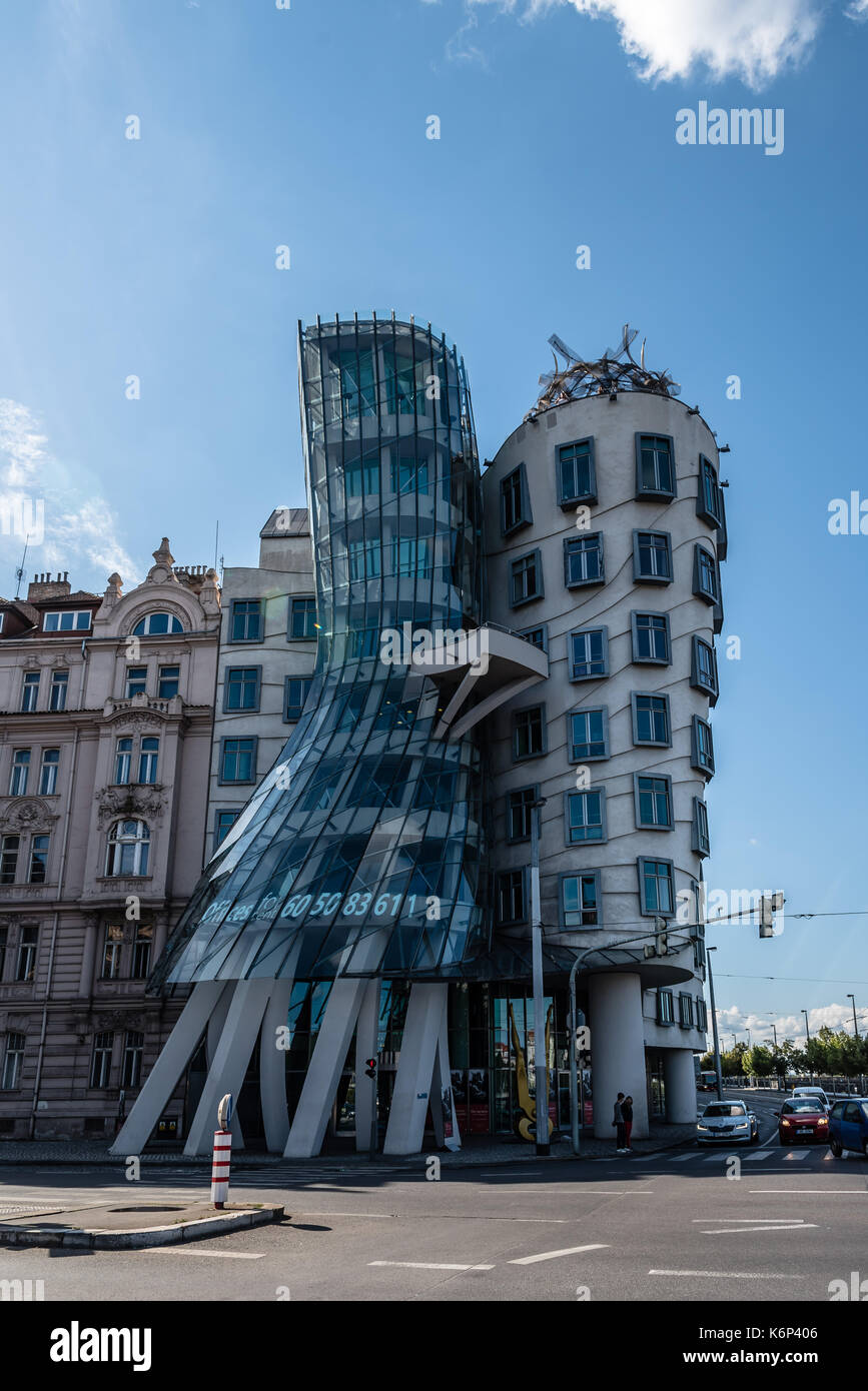 Dancing house office building in Prague Stock Photo - Alamy