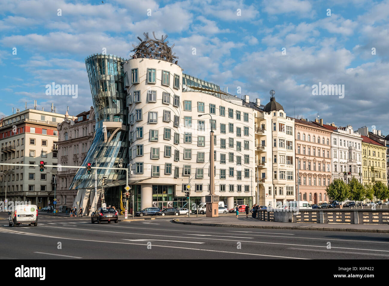 Dancing building architect frank gehry hi-res stock photography and ...