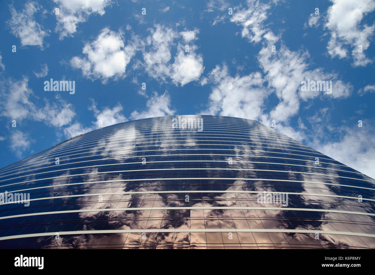 Sunlight reflecting on windows hi-res stock photography and images - Alamy