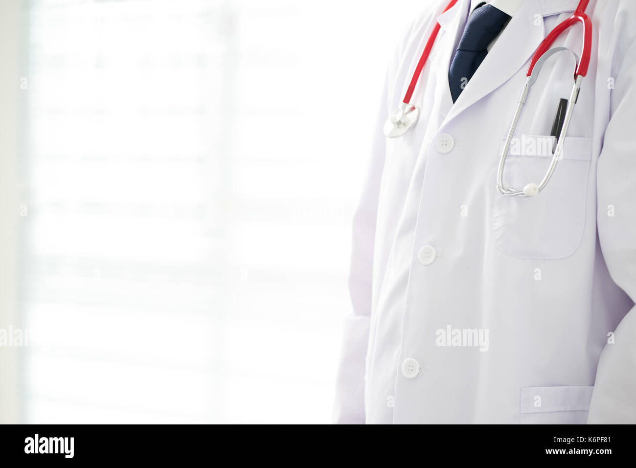 Unknown doctor posing in the office, he is wearing a stethoscope Stock ...