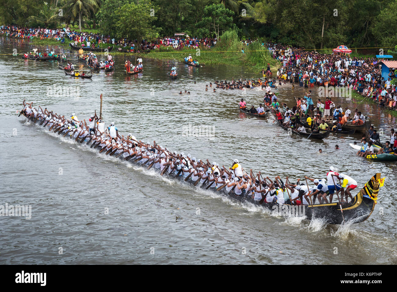 Rowing team finish line hi-res stock photography and images - Alamy