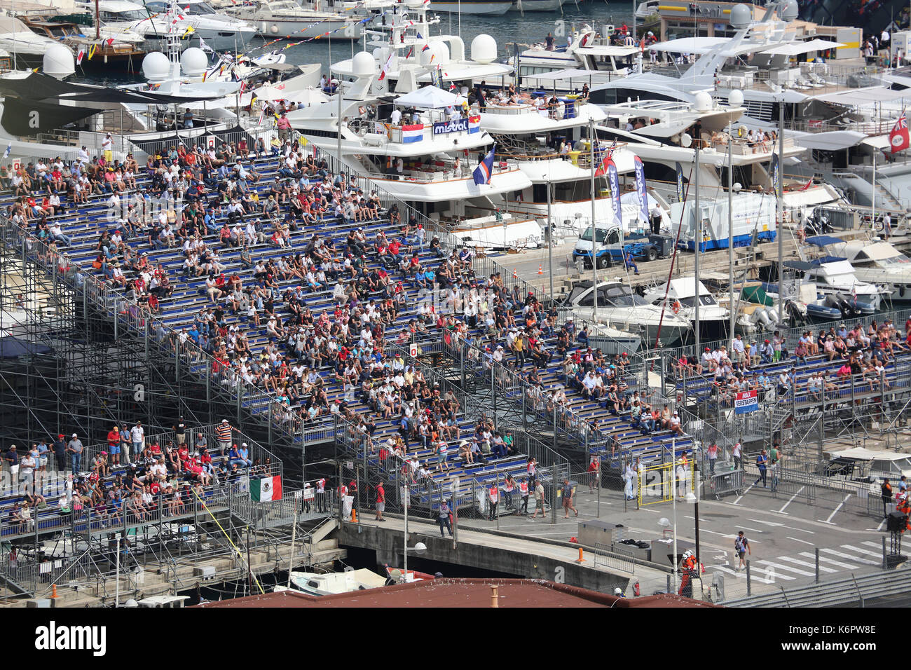 How many spectators hi-res stock photography and images - Alamy