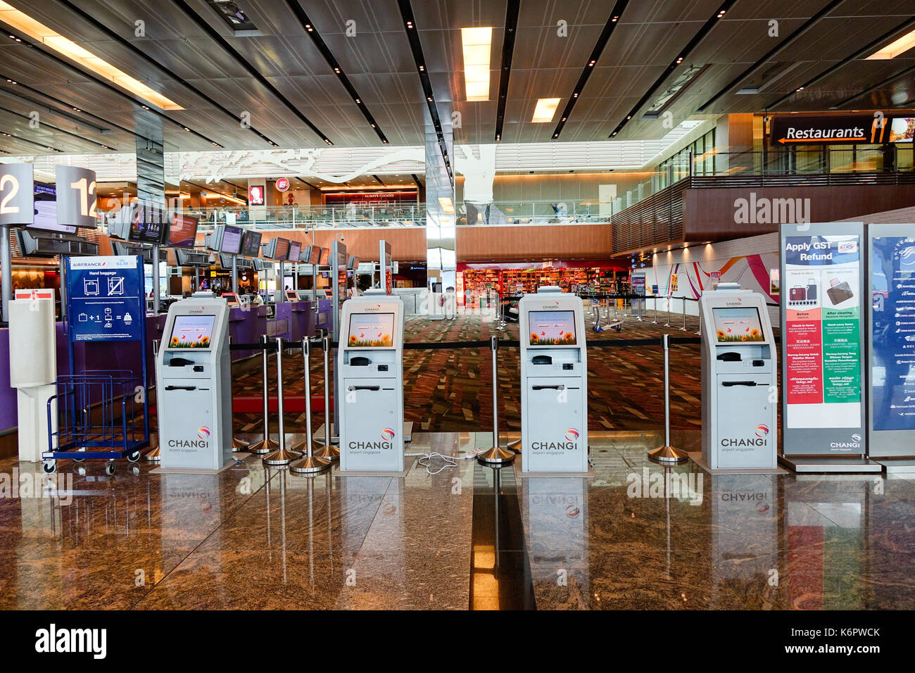 Electronic check in machines hi-res stock photography and images - Alamy