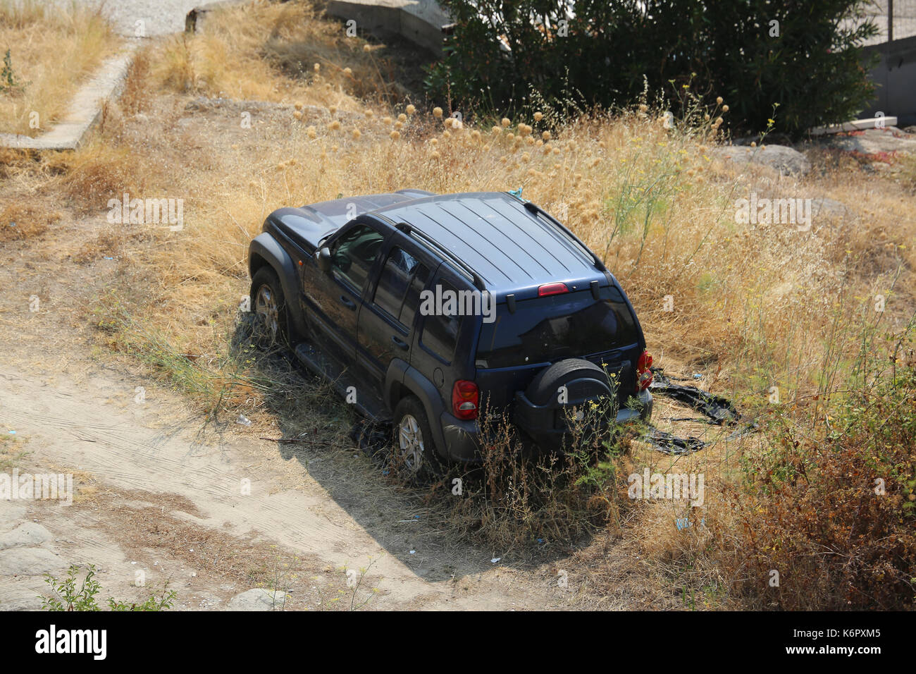 Destroyed jeep hi-res stock photography and images - Alamy