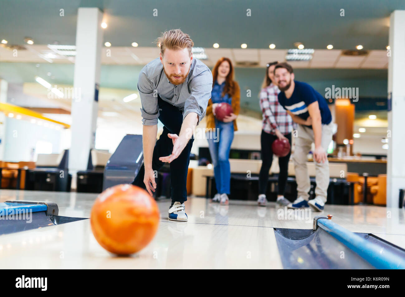 Women ten pin bowling hi-res stock photography and images - Alamy