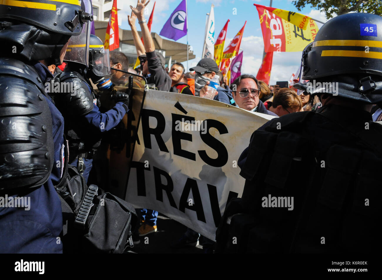 Violents street fights disturb anti Labor Law protest in Lyon, France ...