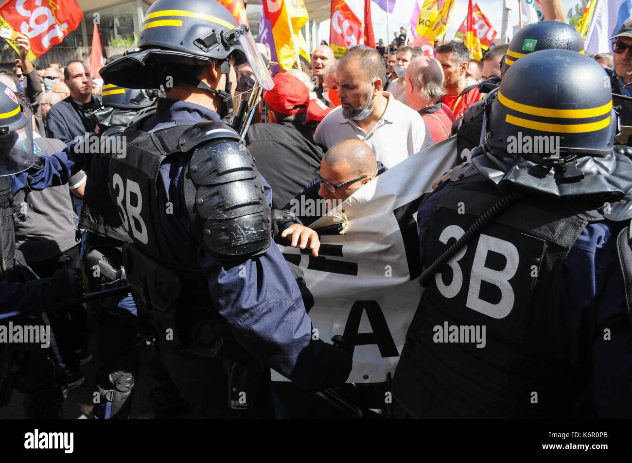 Violents street fights disturb anti Labor Law protest in Lyon, France ...