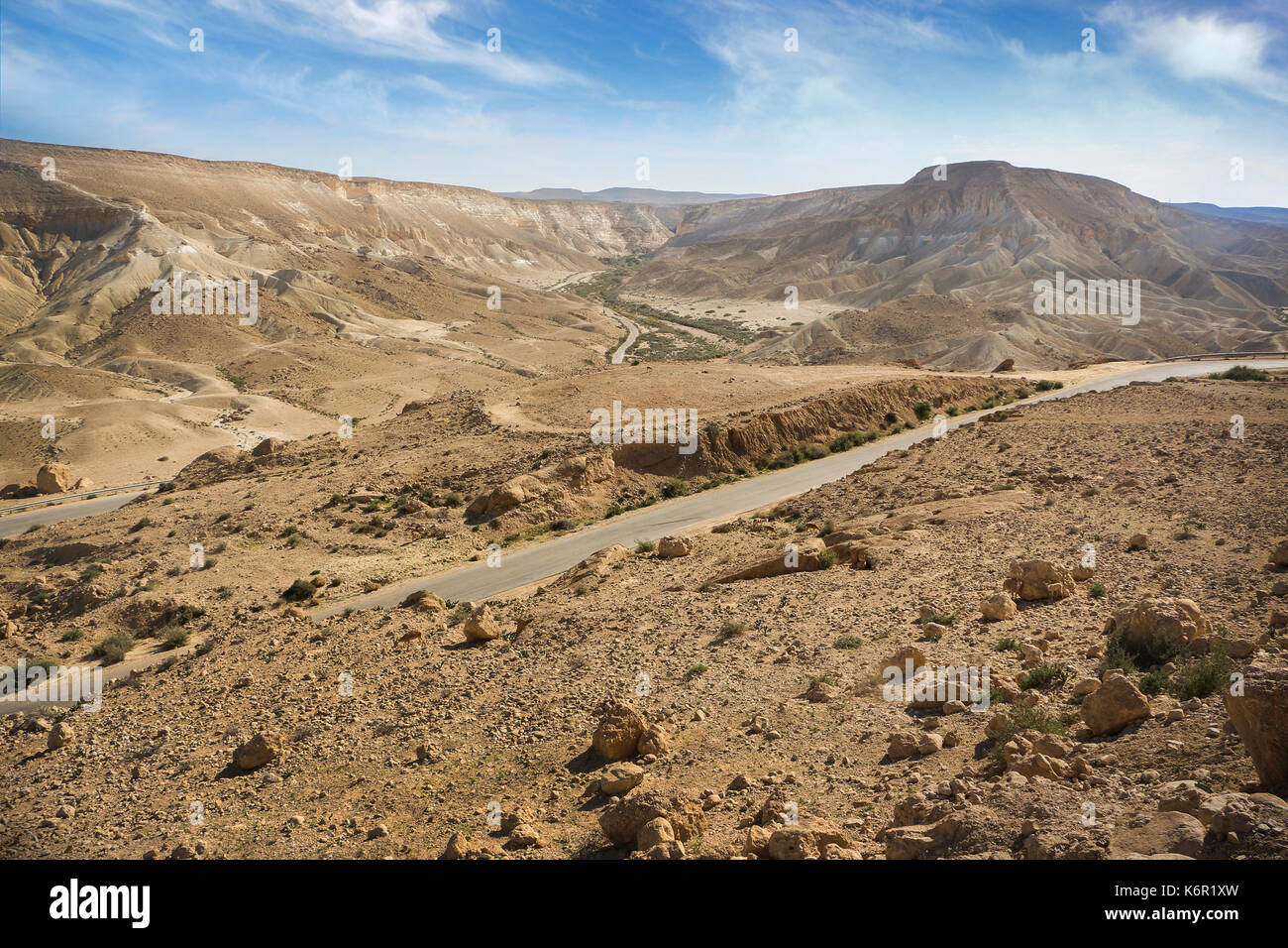Israeli desert landscape view with Nahal Tzin in Makhtesh Ramon Stock ...